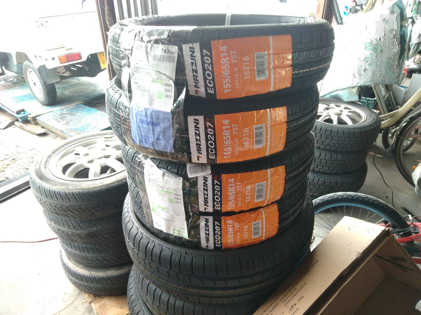 382983 | 幸せな車屋さん