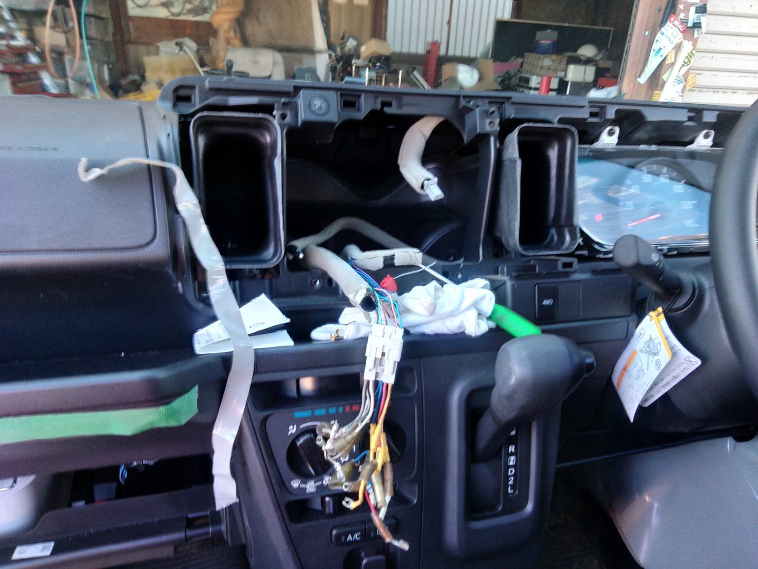 S331V ダイハツ ハイゼットカーゴ ナビ、バックカメラ取りつけ | 幸せな車屋さん